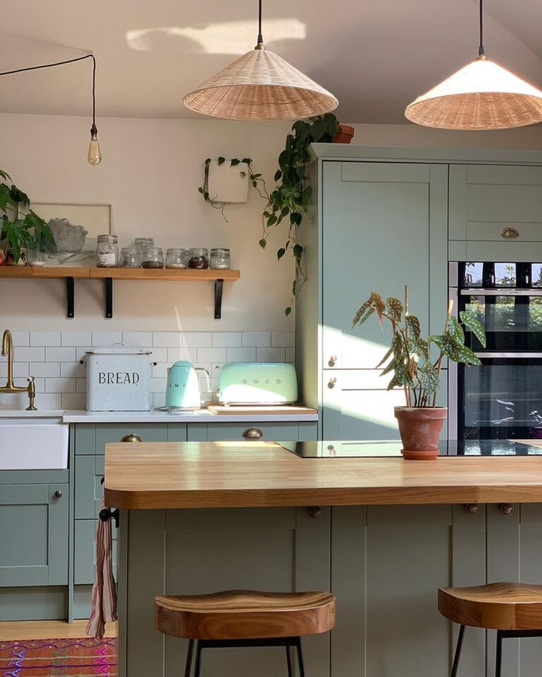 40+ Green Kitchen Ideas For a Fresh Makeover