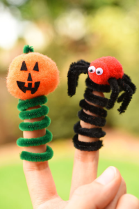 20 Pipe Cleaner Halloween Crafts For Kids To Make