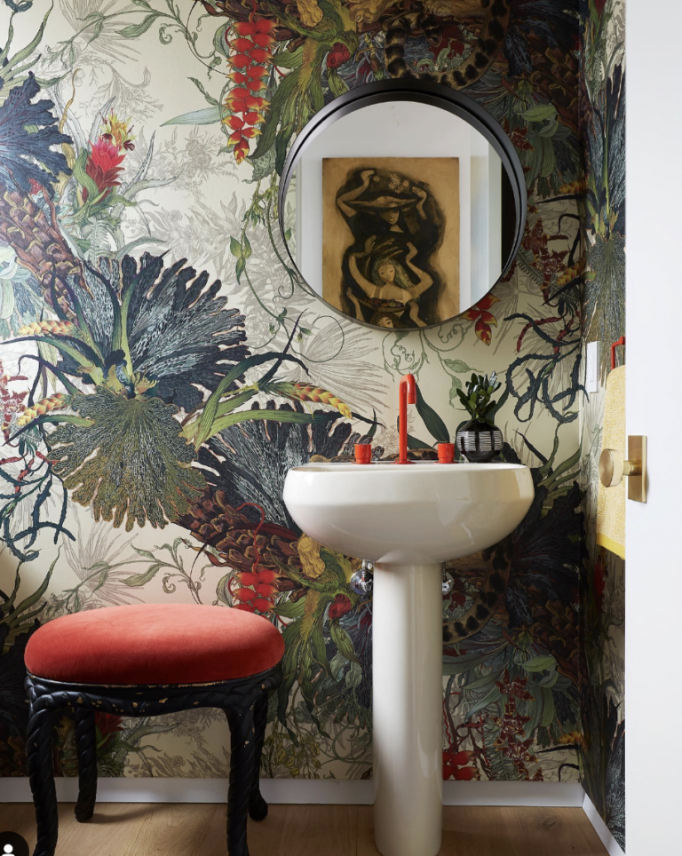 30 Functional Yet Aesthetic Pedestal Sink Bathroom Ideas