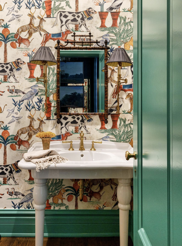 30 Functional Yet Aesthetic Pedestal Sink Bathroom Ideas