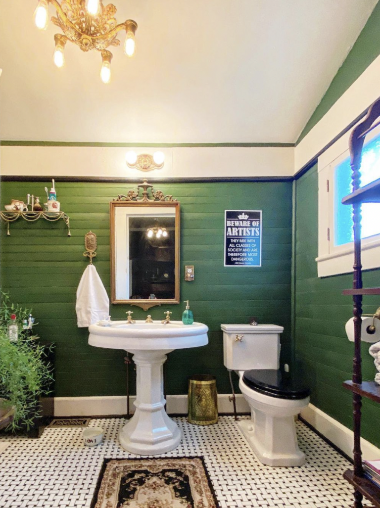 30 Functional Yet Aesthetic Pedestal Sink Bathroom Ideas
