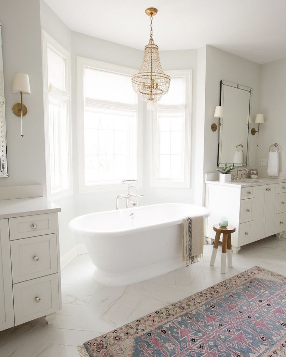 40 Gorgeous Bathtub Chandelier Ideas For A Dreamy Oasis