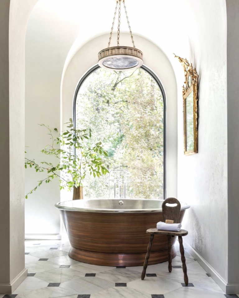 40 Gorgeous Bathtub Chandelier Ideas For A Dreamy Oasis