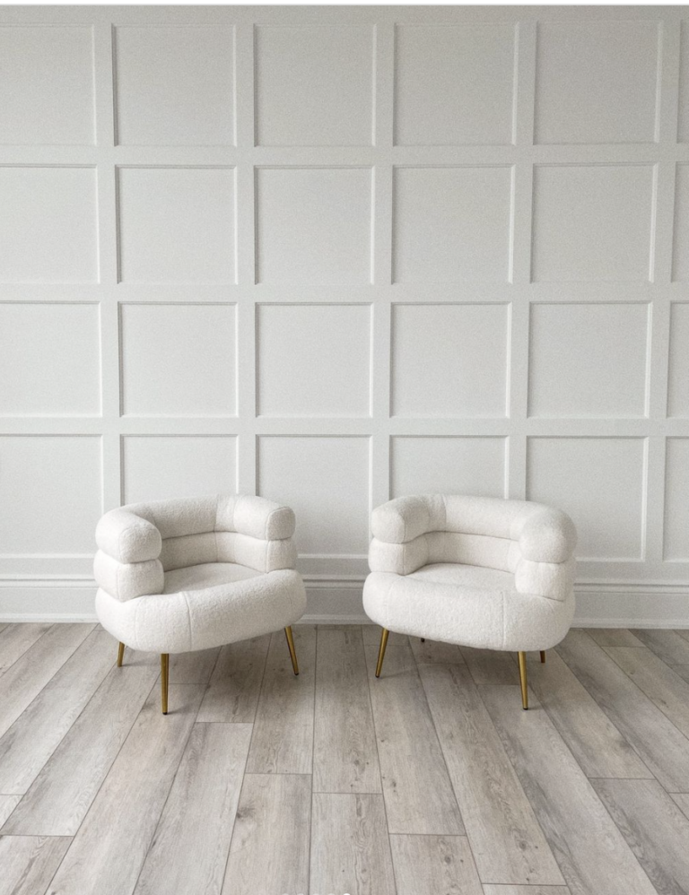 30 Beautiful White Accent Wall Ideas To Help Brighten The Space