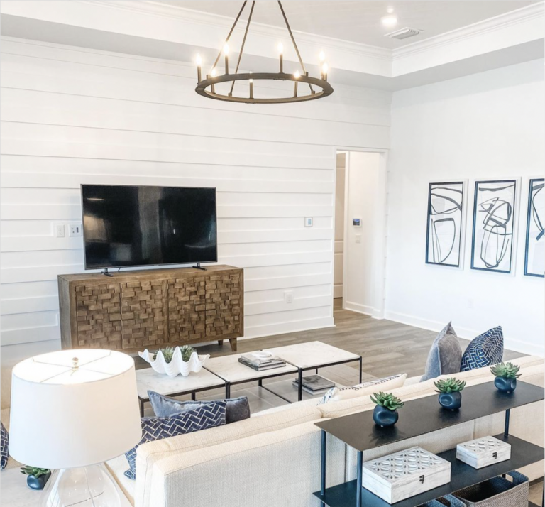 30 Beautiful White Accent Wall Ideas To Help Brighten The Space