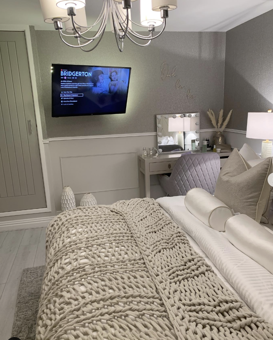 25 Beautiful Bedroom TV Ideas You Will Love