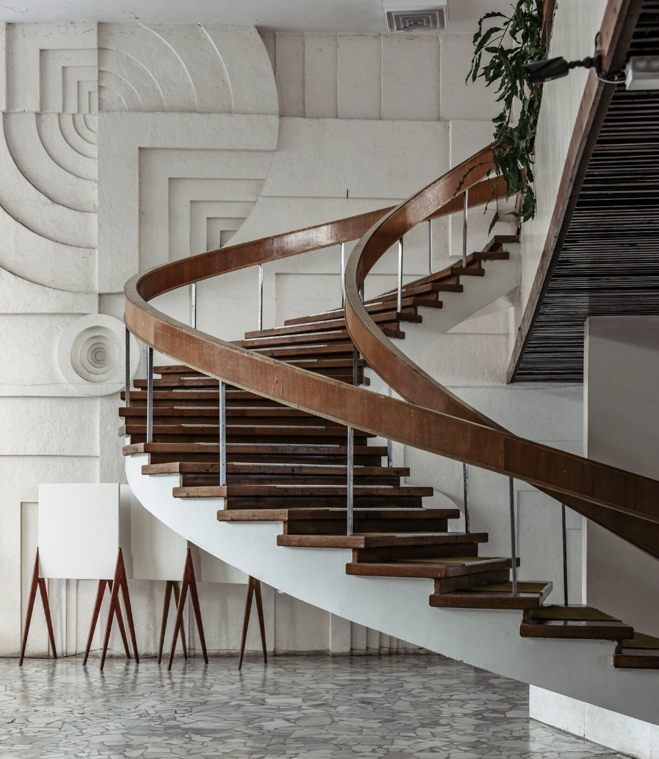 20 Beautiful Curved Staircase Ideas For Your Home