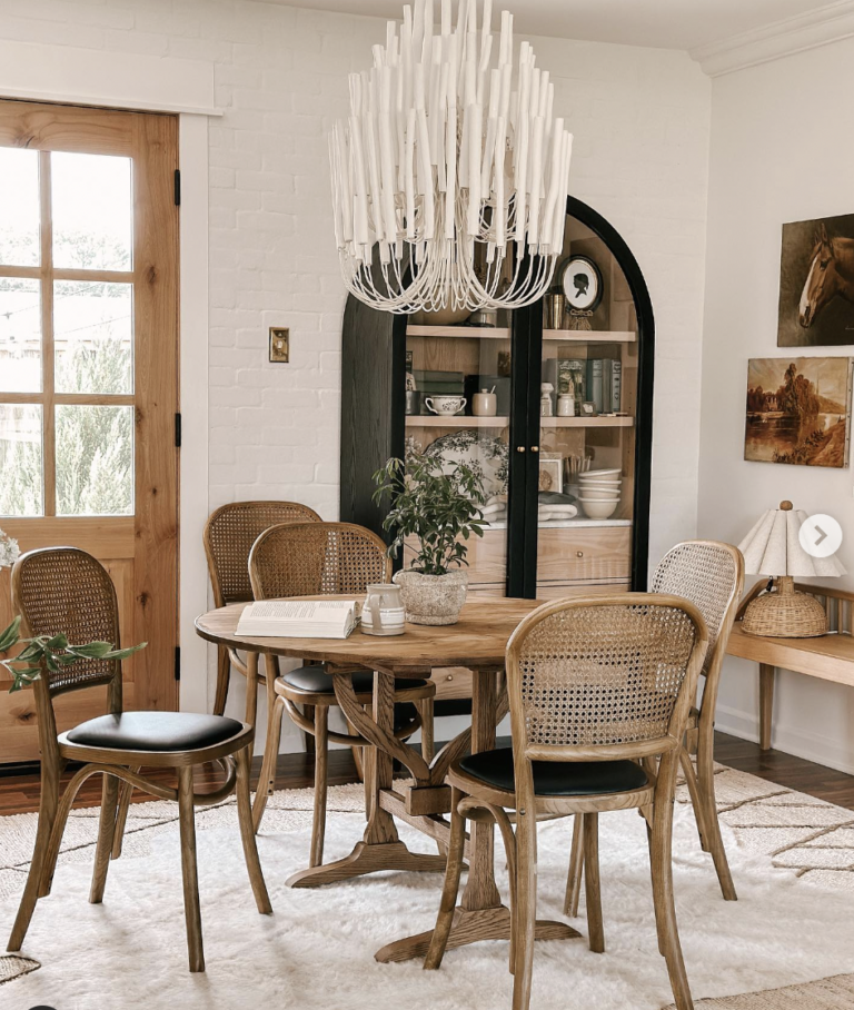 30 Beautiful Rug Under Round Dining Table Ideas