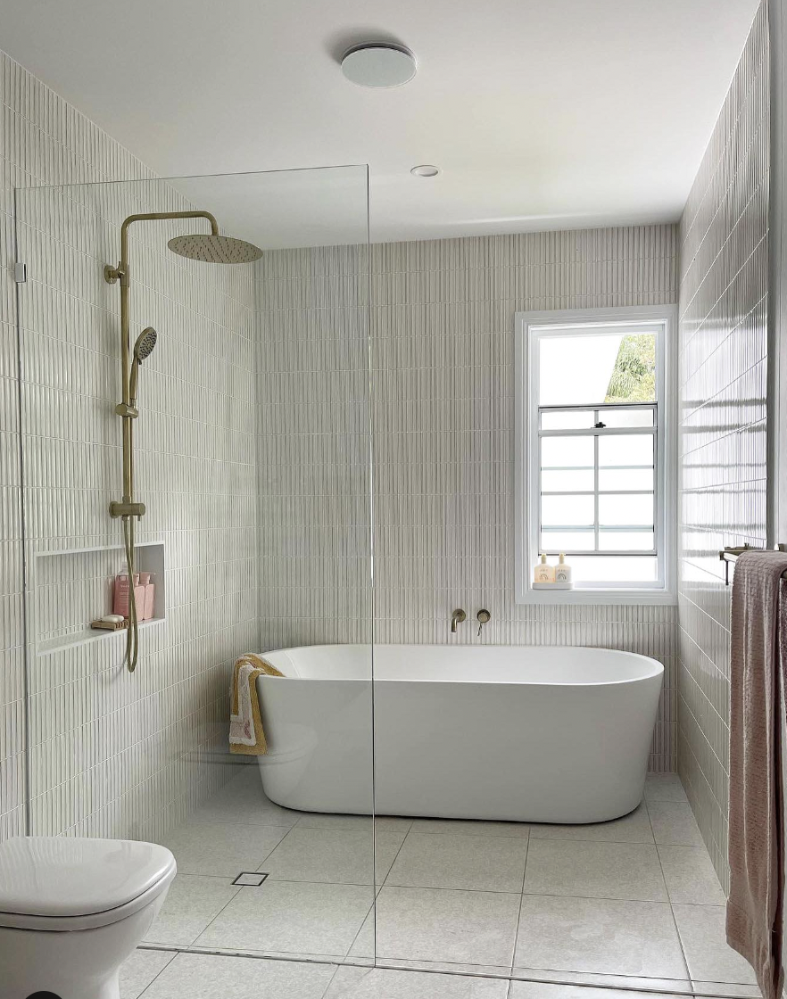 30 Beautiful Doorless Shower Ideas For Your Bathroom