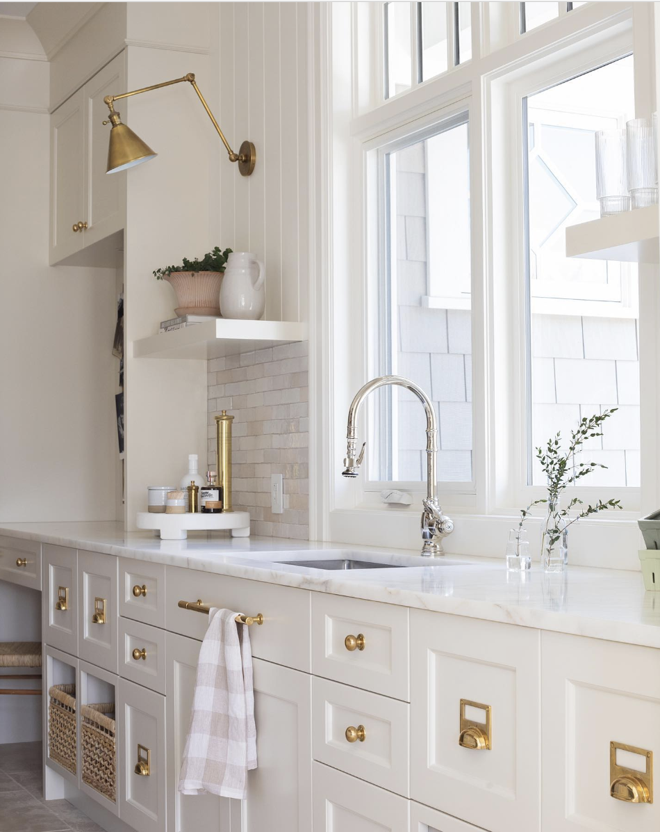 35 Over The Kitchen Sink Lighting Ideas To Transform Your Space