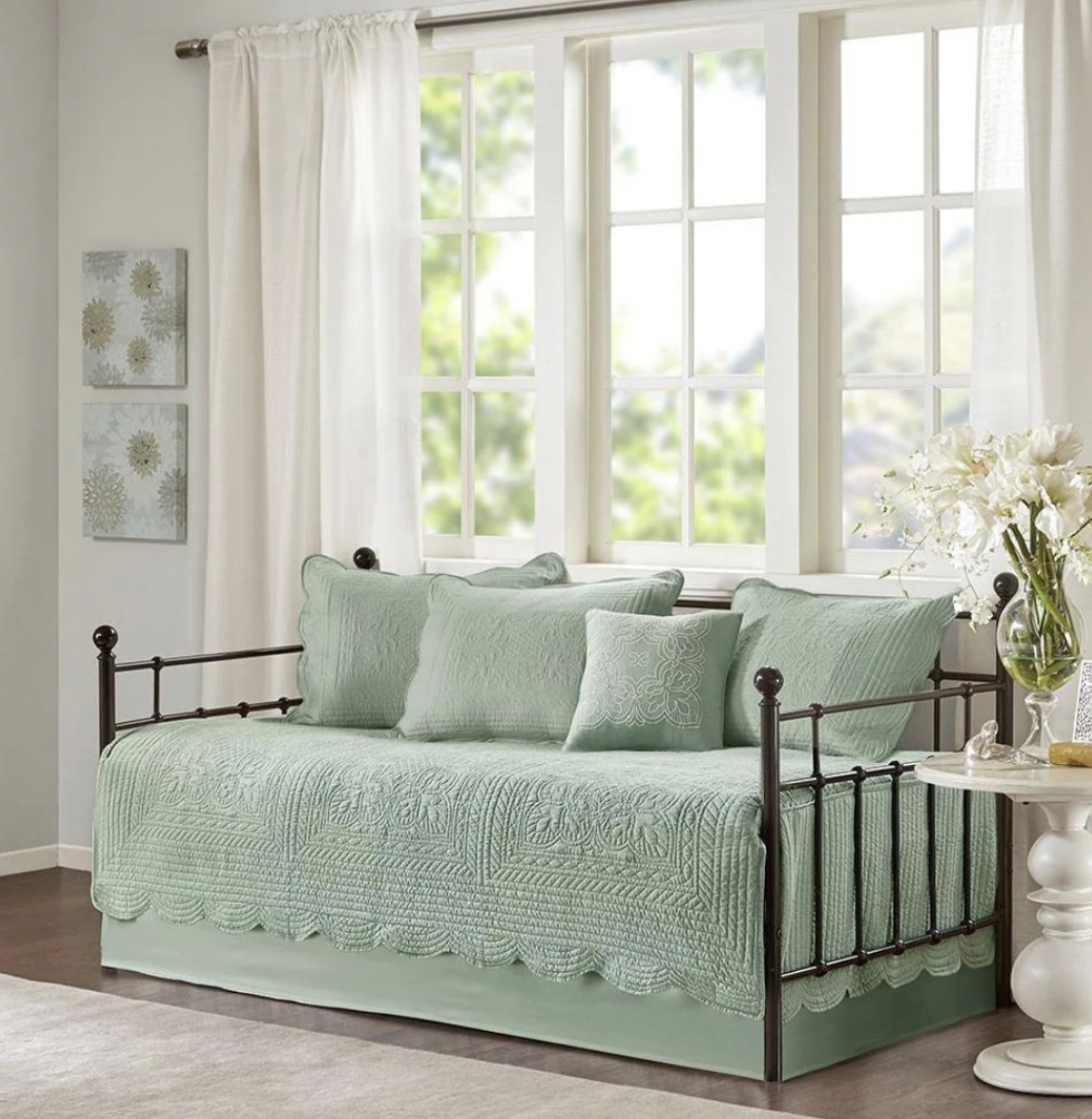 30 Amazing Daybed Ideas You Will Love