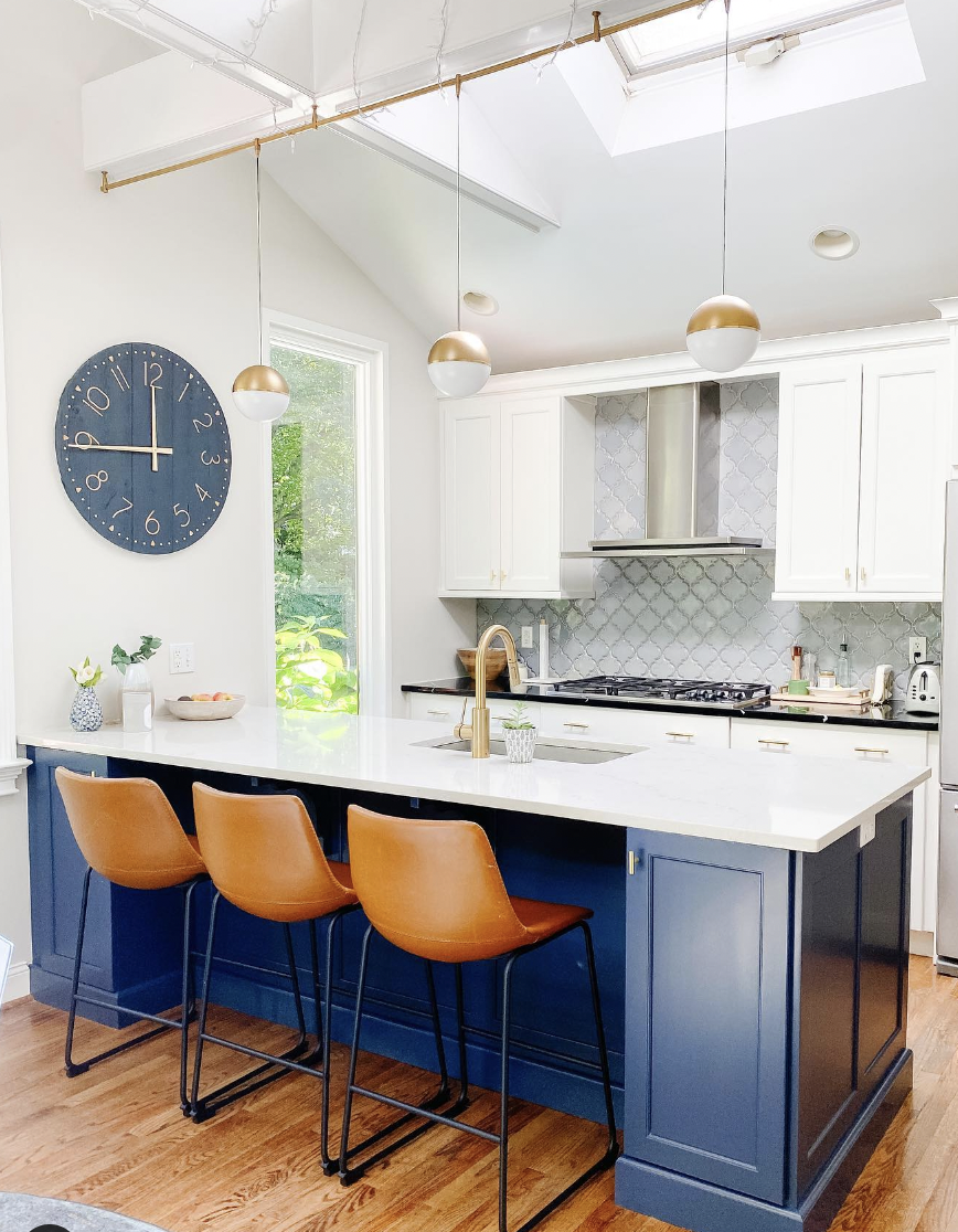 35 Beautiful White Kitchen With Blue Island Ideas You Will Love