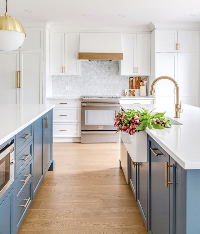 35 Beautiful White Kitchen With Blue Island Ideas You Will Love