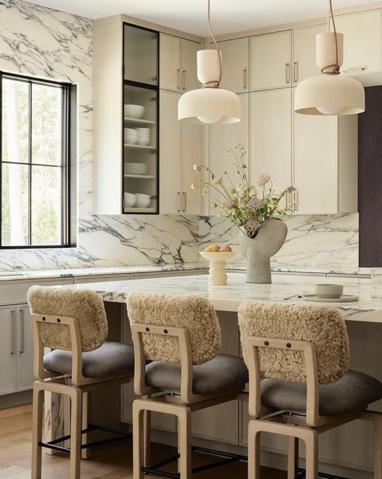 35 Stunning Off-White Kitchen Cabinets For A Spacious Look