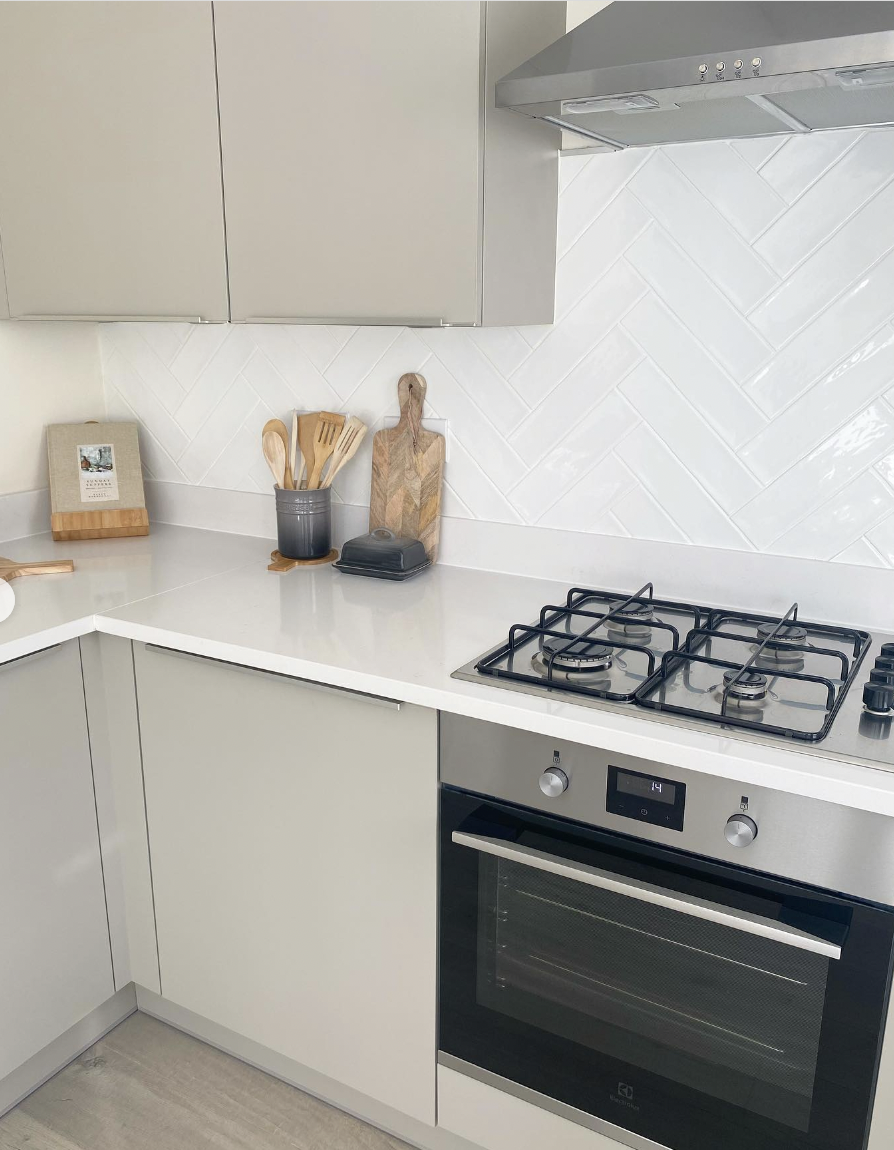 35 Amazing Herringbone Backsplash Ideas To Transform Your Kitchen