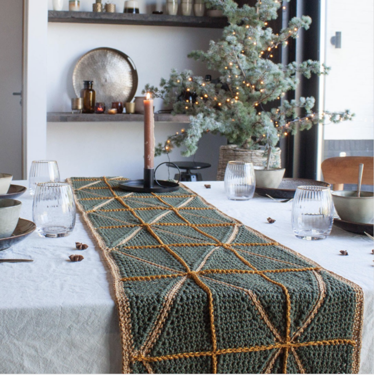 35 Table Runner Ideas For A Wonderful Dining Experience