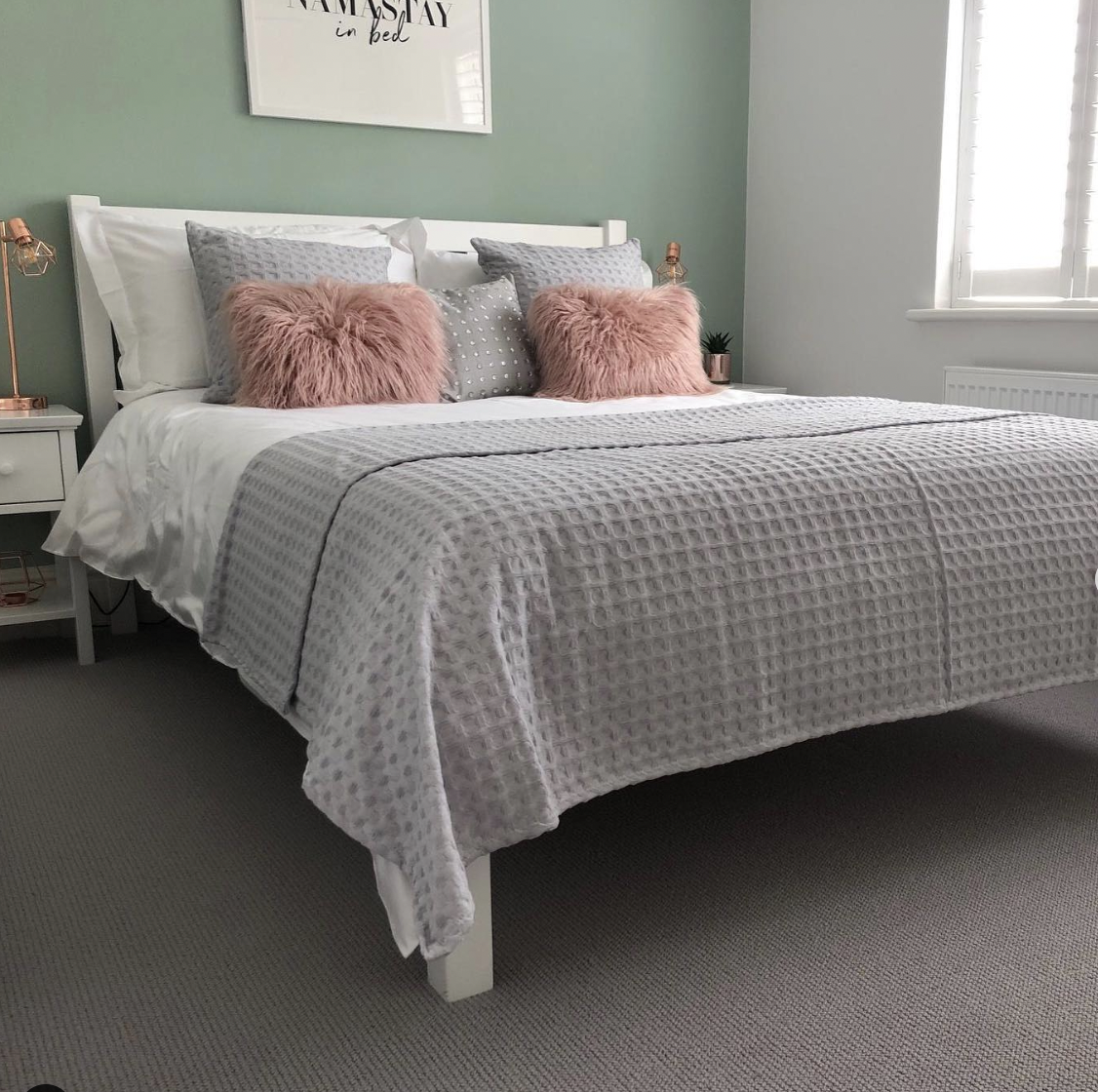 35 Beautiful Bedroom Carpet Ideas To Transform Your Bedroom