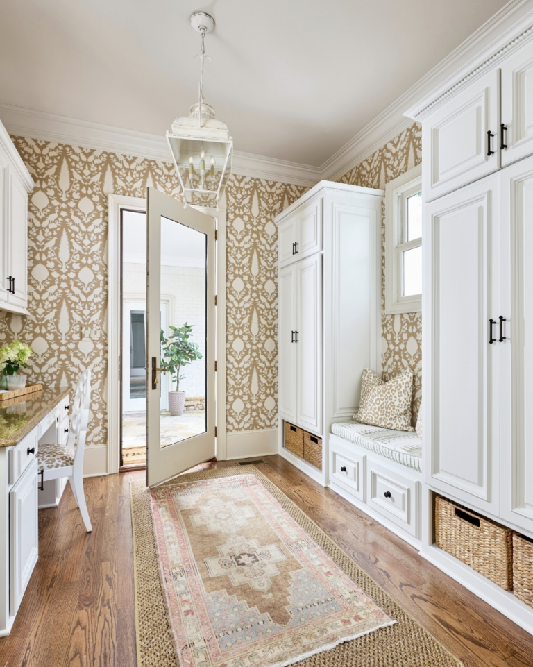 30 Mudroom Bench With Storage ideas For A Clutter-Free Room