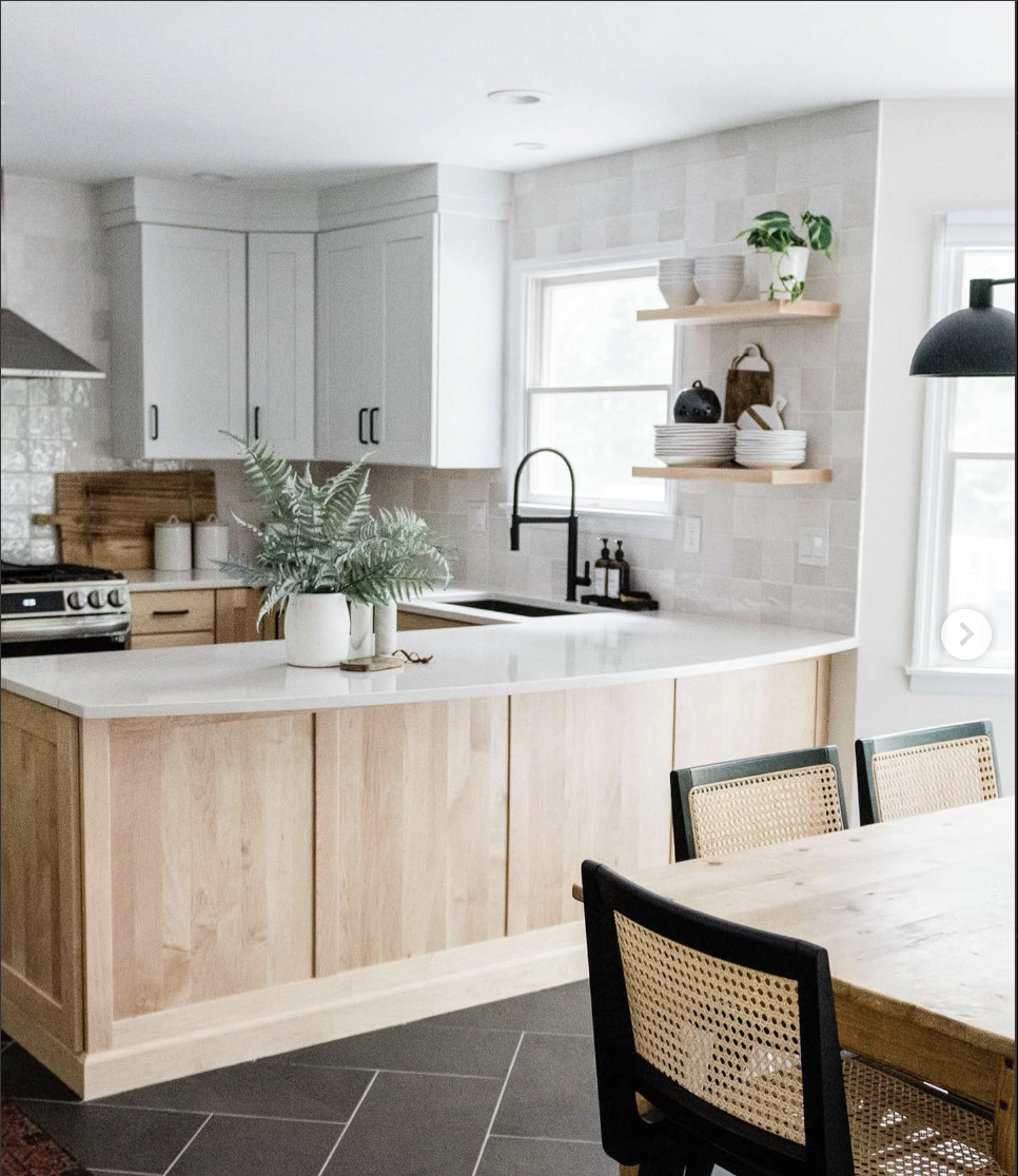 25 Beautiful Stained Kitchen Cabinets For A farmhouse Kitchen
