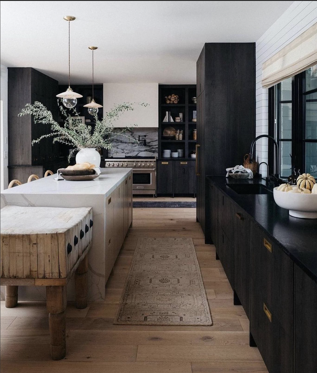 25 Beautiful Stained Kitchen Cabinets For A farmhouse Kitchen