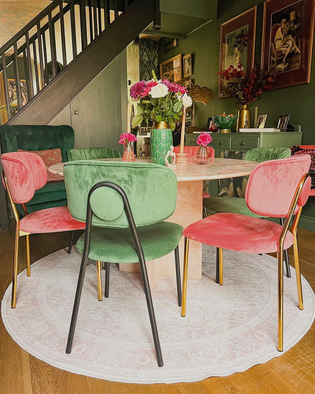 30 Beautiful Rug Under Round Dining Table Ideas