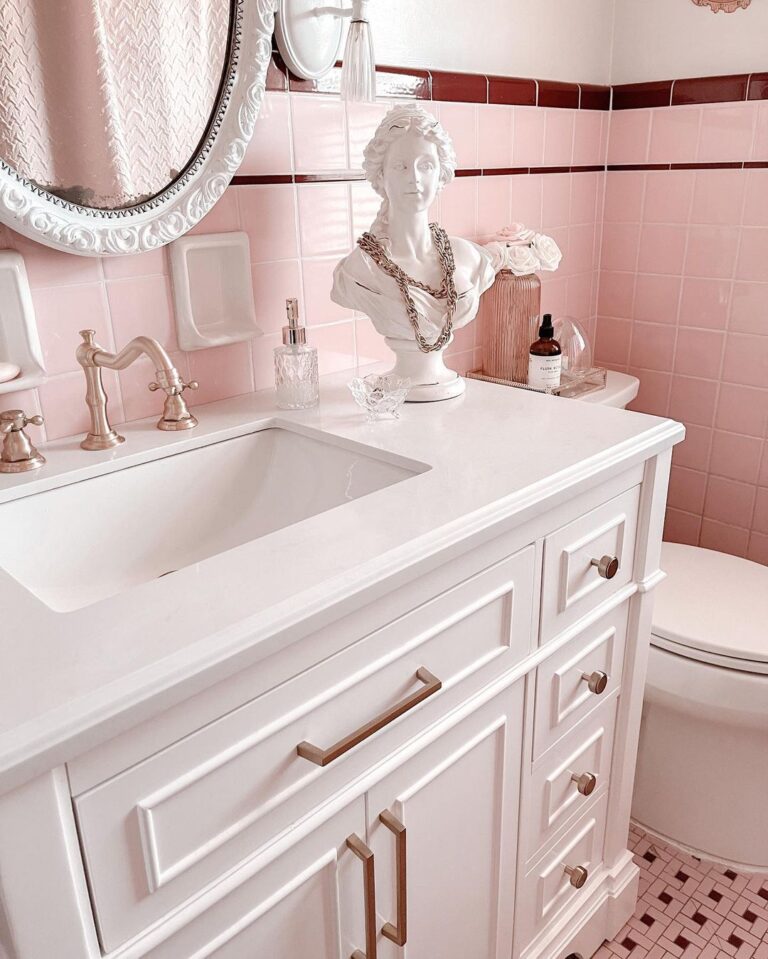 28 Beautiful Pink Vintage Bathroom Ideas You Need To See