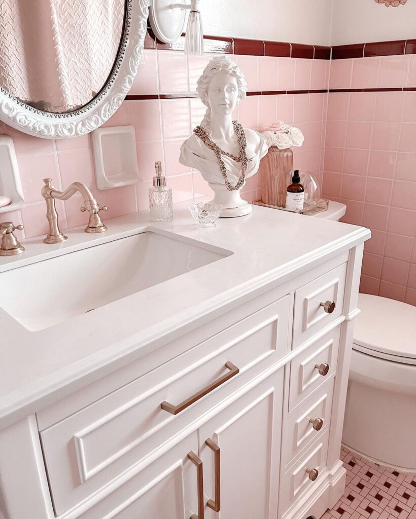 28 Beautiful Pink Vintage Bathroom Ideas You Need To See
