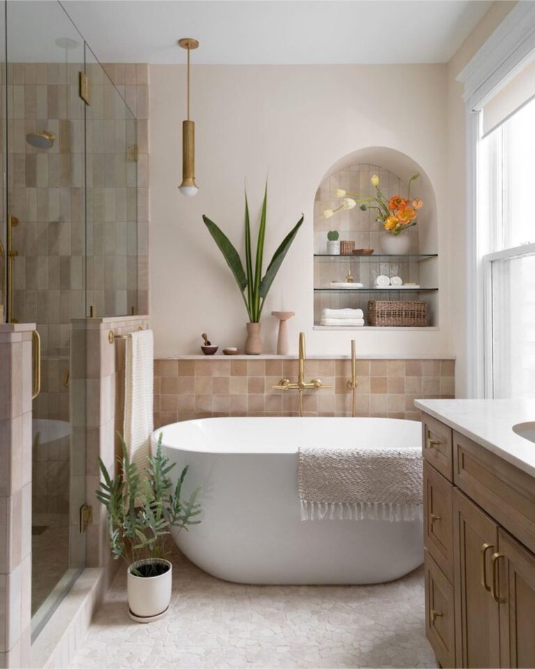 20 Functional Yet Stylish Bathtub Ledge Ideas