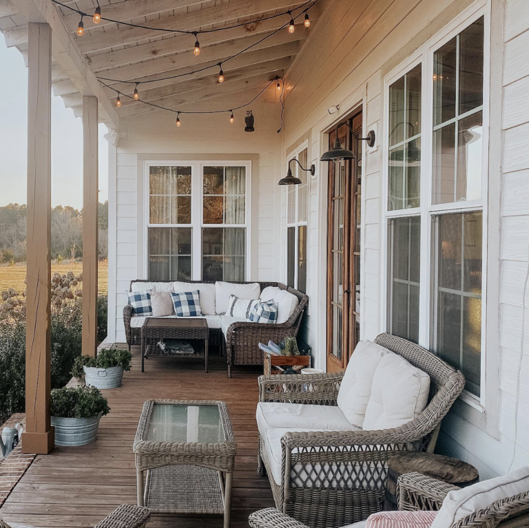 35 Enchanting Farmhouse Porch Columns For Your Home