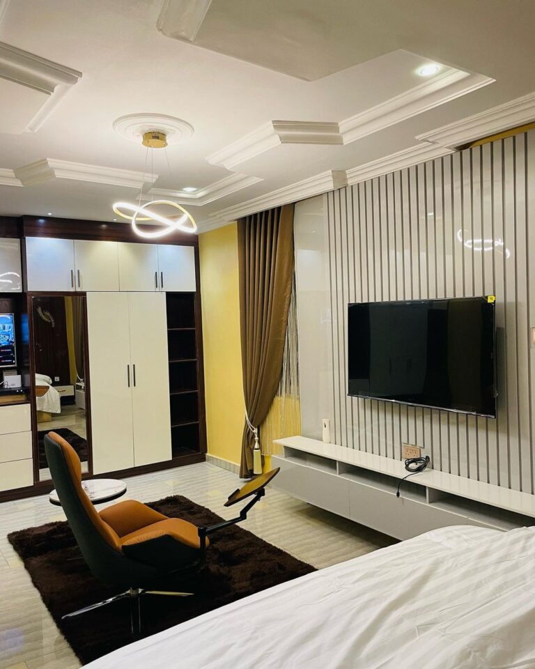 22 Chic And Elegant Bedroom Chair Ideas You Will Love