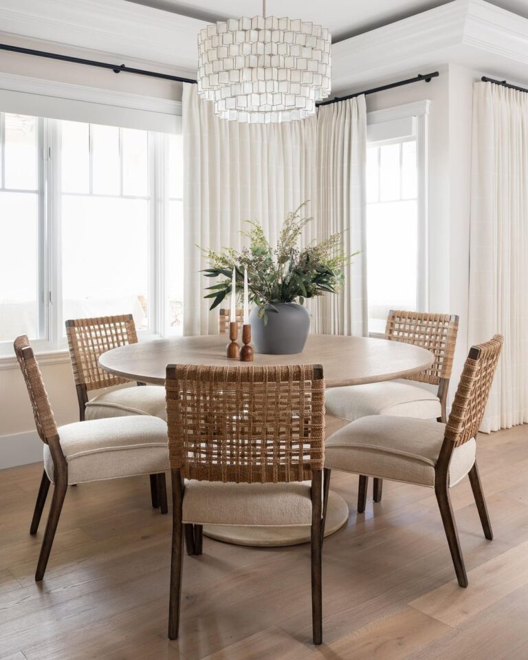 30 Beautiful Centerpieces For Round Dining Tables You Should Try