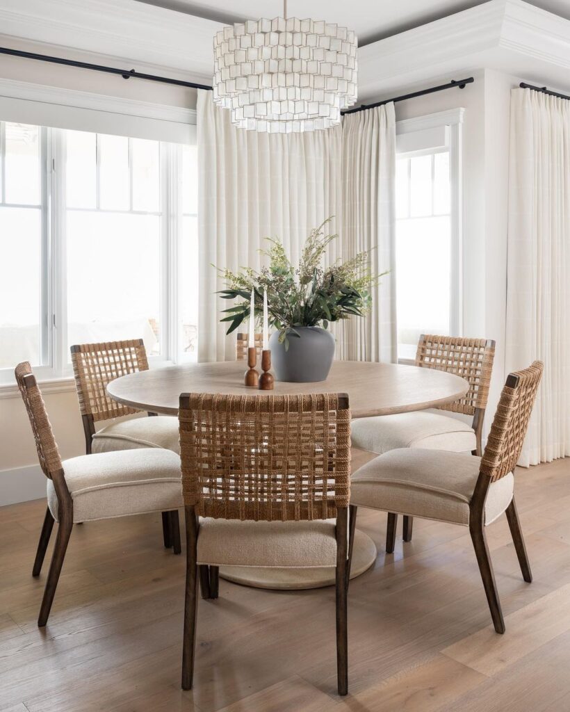 30 Beautiful Centerpieces For Round Dining Tables You Should Try