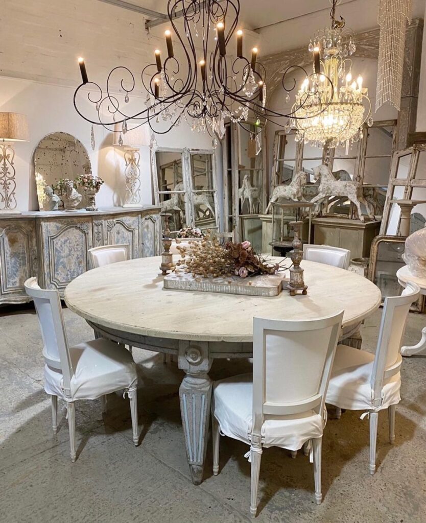 30 Beautiful Centerpieces For Round Dining Tables You Should Try