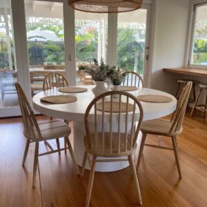 35 Beautiful And Chic Round Table Decor Ideas You Should Try