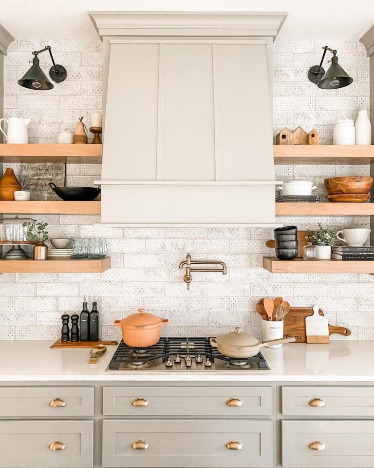 25 Rustic And Beautiful Farmhouse Range Hood Ideas