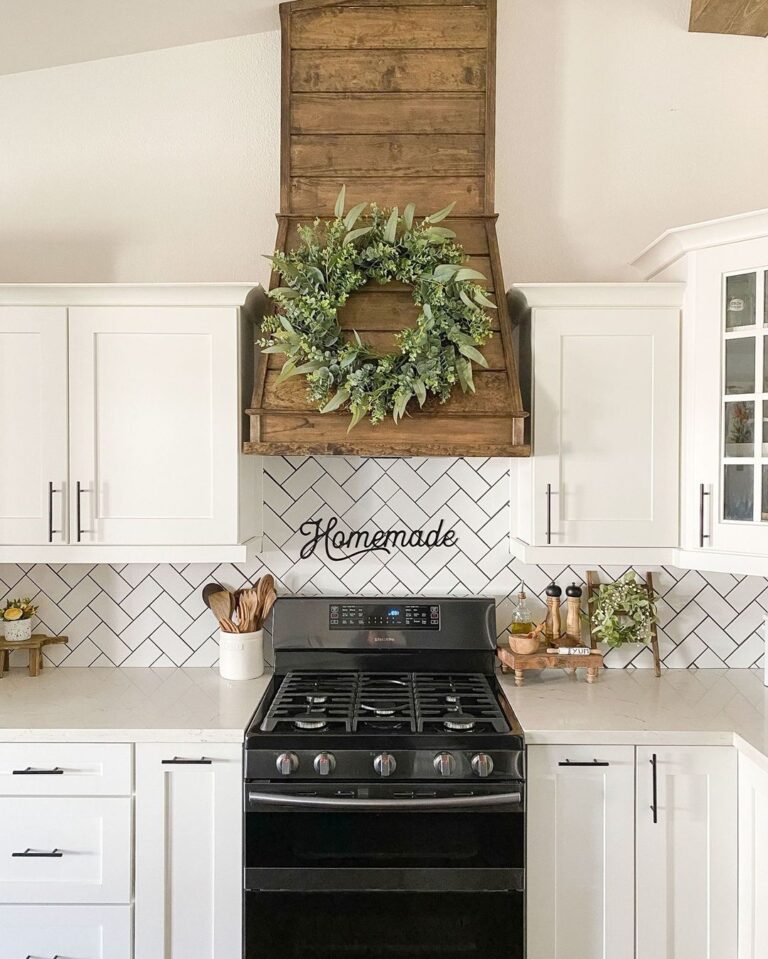 25 Rustic And Beautiful Farmhouse Range Hood Ideas