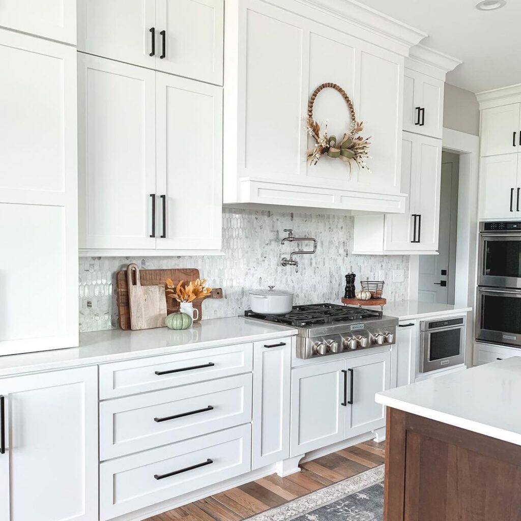 25 Rustic And Beautiful Farmhouse Range Hood Ideas