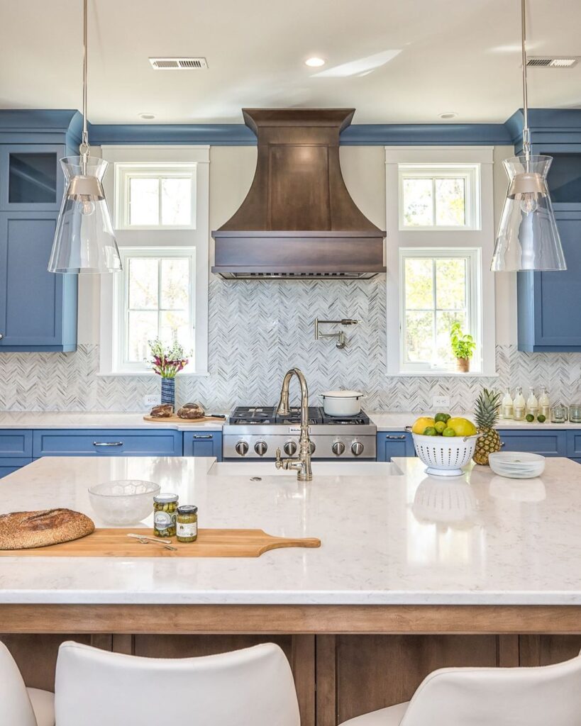 25 Rustic And Beautiful Farmhouse Range Hood Ideas