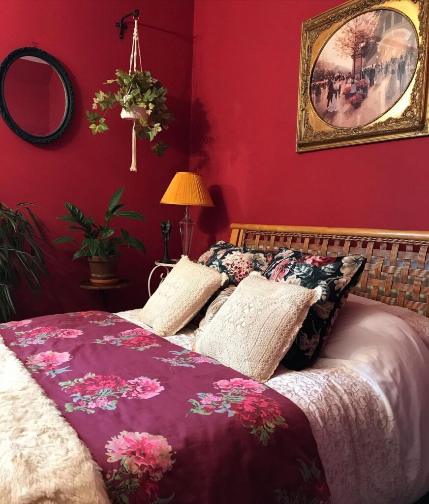 15 Vibrant And Dramatic Red Bedroom Ideas You Will Love