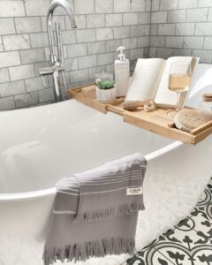 25 Unique And Modern Bathtub Tray Ideas You Should See