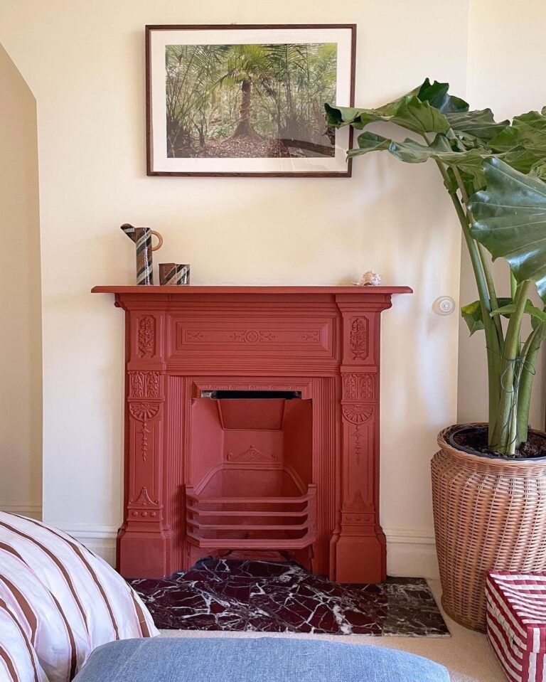 25 Dramatic And Colorful Painted Fireplace Ideas You Will Love