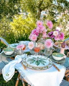25 Vibrant And Playful Summer Table Decor Ideas You Need To See