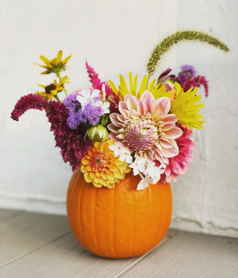 25 Super Chic Pumpkin Floral Arrangements Ideas For You
