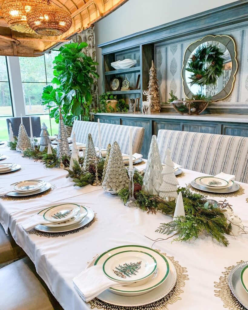 25 Charming Christmas Dining Table Decor Ideas You’ll Love