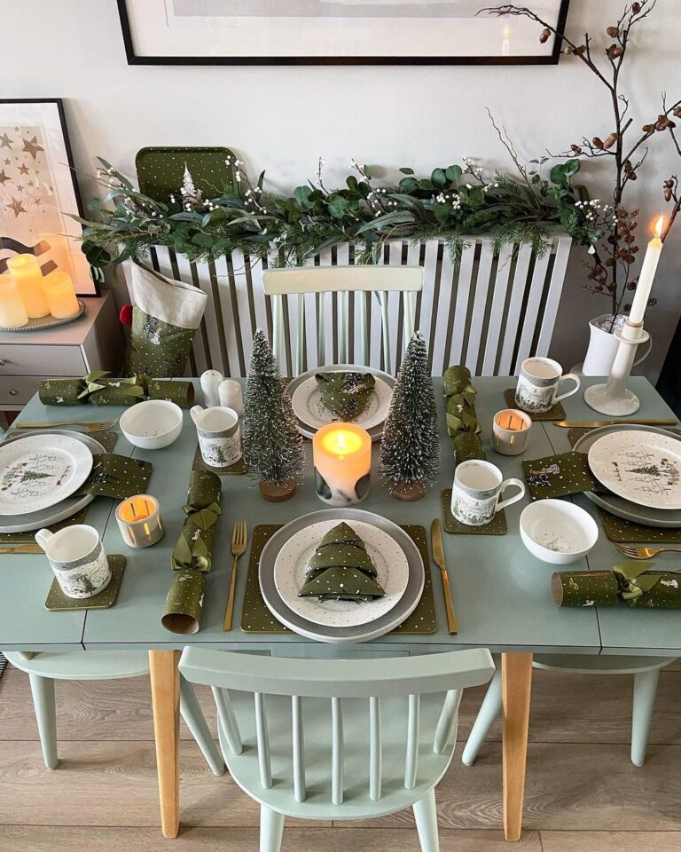 25 Charming Christmas Dining Table Decor Ideas You’ll Love