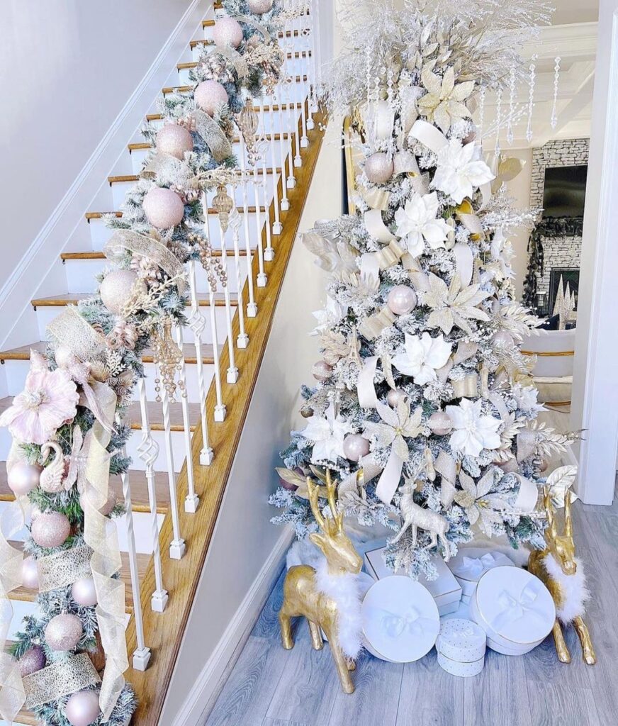 25 Bold And Bright Christmas Staircase Decor Ideas You Should See