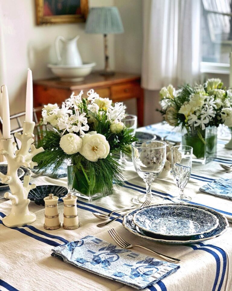 25 Super Chic New Years Table Decor Ideas You Should Try!