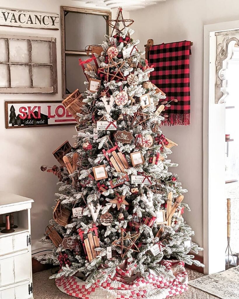 25 Rustic Farmhouse Christmas Tree Ideas You Will Love