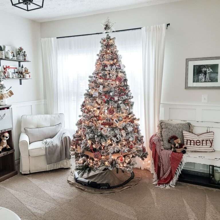 25 Rustic Farmhouse Christmas Tree Ideas You Will Love