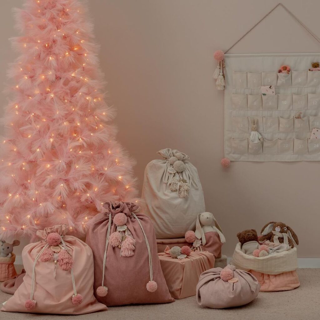 25 Lovely Pastel Christmas Tree Ideas You Should Try!